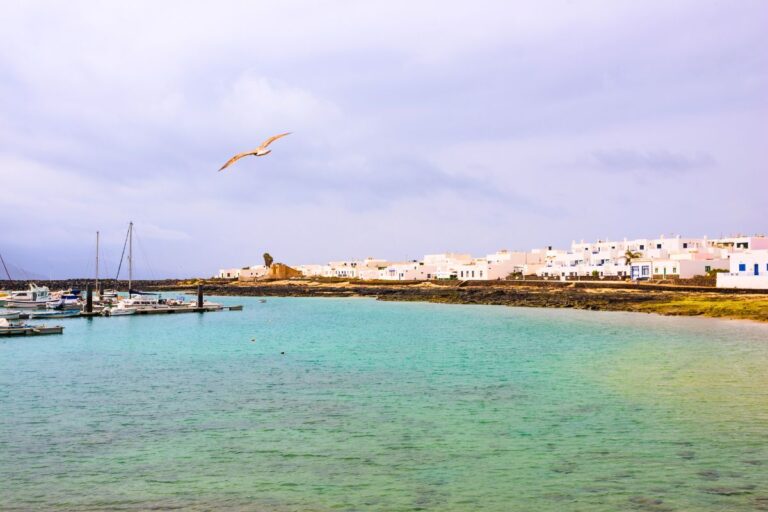 Caleta de Sebo, la joya de La Graciosa